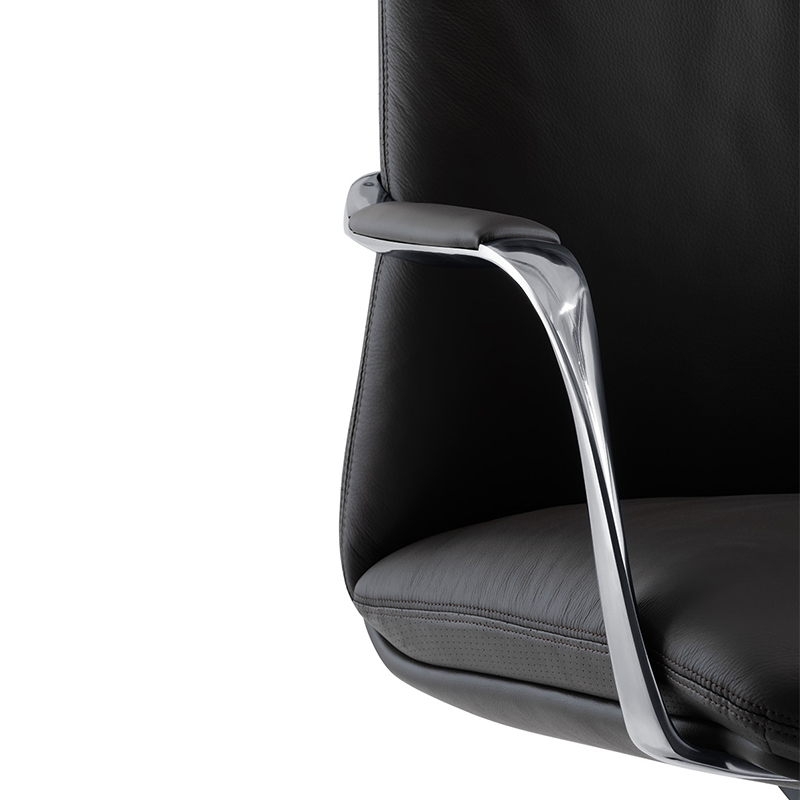Classic Comfort Minimalist Executive Chair | Furicco